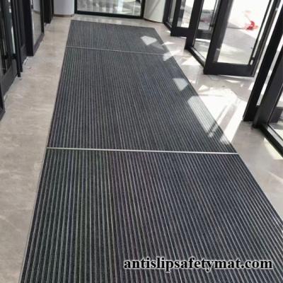 Cina Tappetini di sicurezza per pavimento in alluminio 20 mm antiscivolo 6063 T5 in vendita