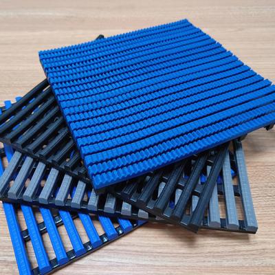 China Anti Slip PVC Floor Mat With Open Grid Design For Effective Drainage And Debris Trapping for sale