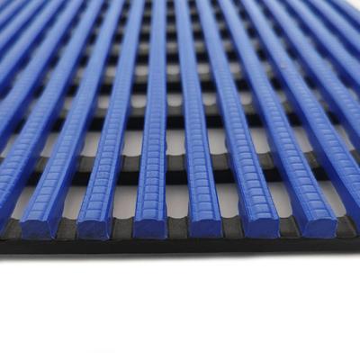 China Anti Slip PVC Floor Mat Open Grid Design Drain Water Flexible No Smell for sale