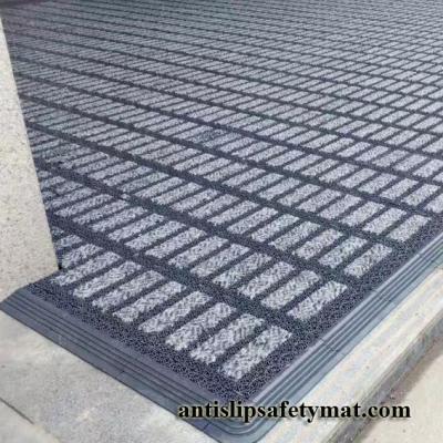 Cina 20cm*20cm Interlock Modular Anti Slip Safety Mat Entrata esterna Matting 16MM Spessore in vendita