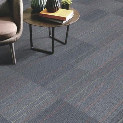 Cina Il PVC di superficie di nylon che appoggia il tappeto modulare piastrella lo spessore di 4.5mm in vendita