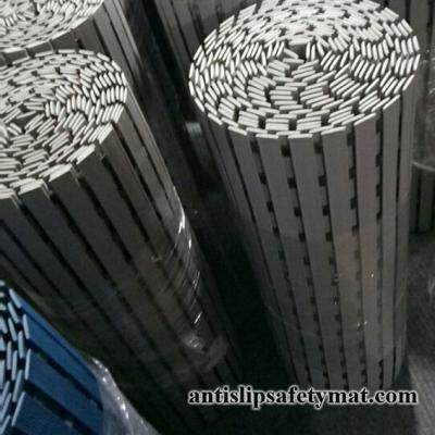 China Open Grid Drainage Non Slip PVC Flooring Rolls 8mm For Swimming Pools for sale
