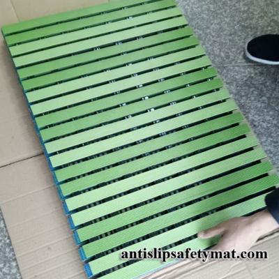 China Open Grid Drainage Non Slip PVC Flooring Rolls 8mm For Swimming Pools for sale