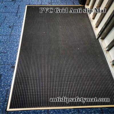 Cina Il bene durevole resistente non slitta il pavimento Mat Grid Runner Floor Matting del PVC in vendita