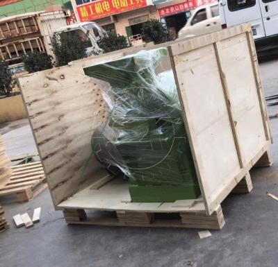 China 2000r/min Cage Crusher Machine for Crushing Materials Advantage Not Easy to Block Easy for sale