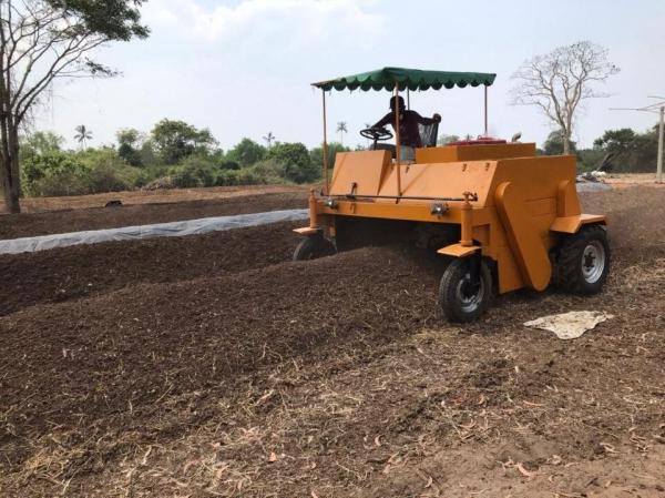 Quality Upgrade Your Compost Fertilizer Production with Cow Manure Turning Machine from for sale