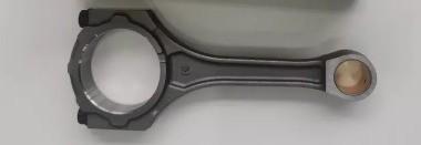 China 4D34 D4DB Conrod 23510-41300 2351041300 HYUNDAI Connecting Rod For HYUNDAI Engine zu verkaufen