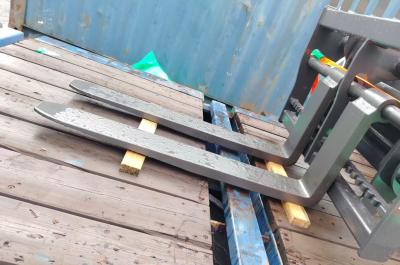 China Manipulador telescópico ZTH4518R com capacidade máxima de elevação de 4,5 toneladas para manuseio eficiente de materiais e trabalho aéreo à venda