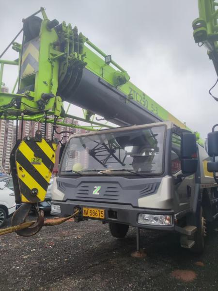 Quality Zoomlion Truck Crane ZTC250 5-3, with a lifting capacity of 25 tons for sale