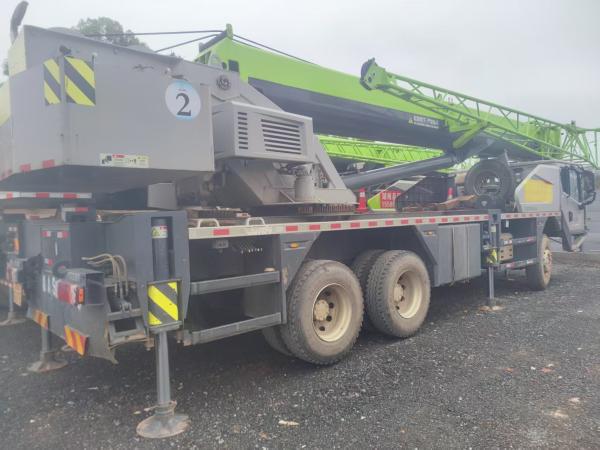 Quality Zoomlion Truck Crane ZTC250 5-3, with a lifting capacity of 25 tons for sale