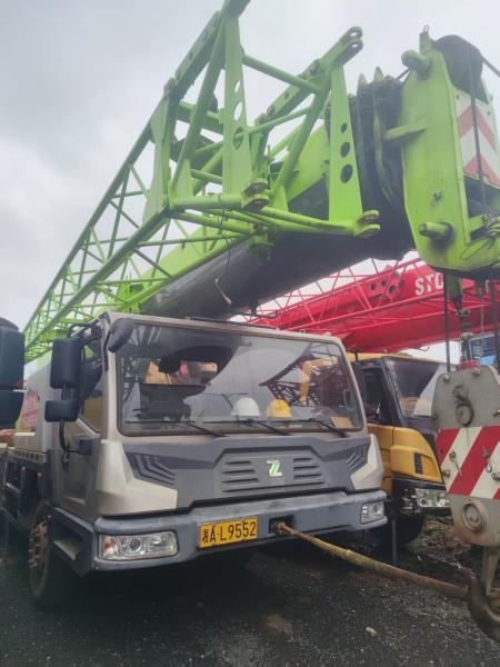 Quality Zoomlion Truck Crane ZTC550H562, with a lifting capacity of 55 tons. for sale