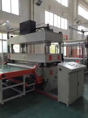 China A economia de energia contínua automática da máquina de corte do tapete e reduz o custo à venda