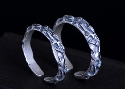 China Simple Fossil Texture 925 Sterling Silver Rings With Customized Logo for sale