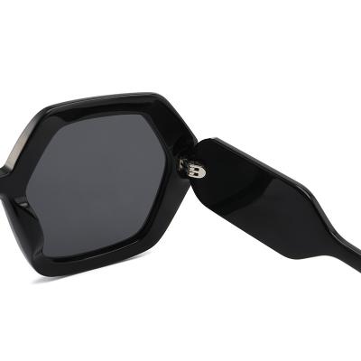 中国 型の多角形のアセテートのEyewearは紫外線100%を-レンズを妨げること厚く組み立てる 販売のため