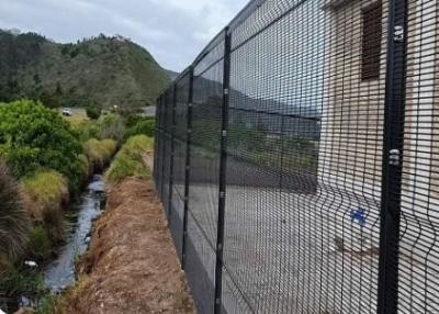 China Anti escalada soldada da rede de arame 3mm que cerca para a segurança residencial à venda