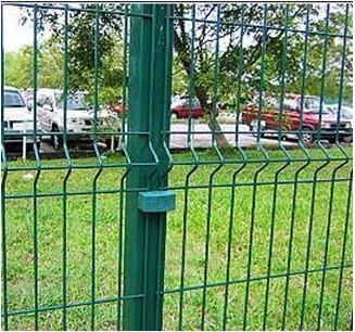 China 3D Gebogen 2.43m Breedte Decoratieve Draad Mesh Fence For Outdoor Te koop