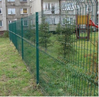 China 3D Gebogen 2.43m Breedte Decoratieve Draad Mesh Fence For Outdoor Te koop