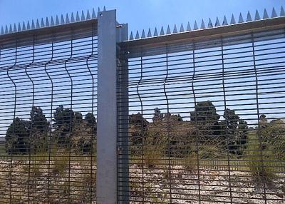 China Militair Pvc van het Plaats Antibinnendringen bedekte 358 Mesh Fencing Top With Razor Prikkeldraad met een laag Te koop