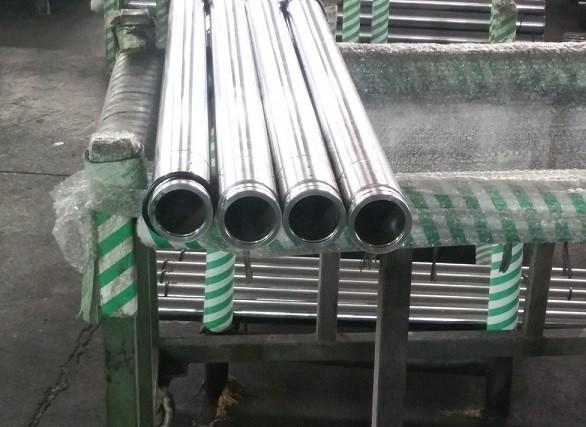 La barre ronde creuse laminée à chaud CK45 20MnV6 avec Chrome a plaqué pour le cylindre hydraulique
