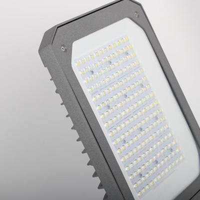 Cina Fabbricazione di luci stradali a LED AC90-305V con presa Nema e alluminio in vendita