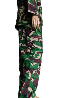 Cina Uniforme da combattimento tattico forestale mimetico Woodland con MOLLE e riduzione IR per Gabon in vendita