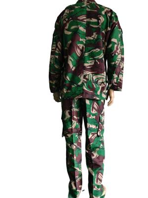 Cina Uniforme da combattimento tattico forestale mimetico Woodland con MOLLE e riduzione IR per Gabon in vendita