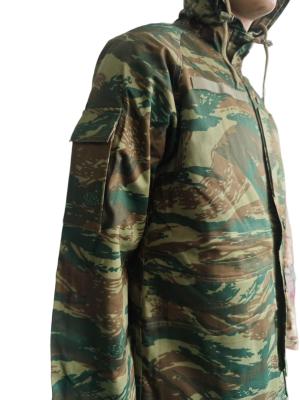 Cina Top di allenamento camuffato con cappuccio con funzioni versatili Chiusura con pulsante in metallo in vendita