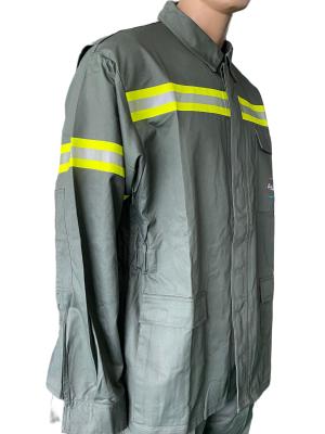 Cina Nuovo tipo di tuta antincendio per uomini con nastro riflettente bottoni e velcro giacca e pantaloni Uniforme antincendio standard in vendita