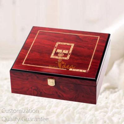 China Luxury High gloss Rosewood Color Inlaid Patter Personalized Wooden Gift Box with Metal Closure, Personalized Logo Brand. for sale