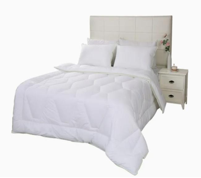 Microfiber duvet cover with hexagonal stitching