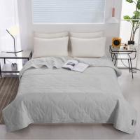 China Green Beige Binding Solid Microfiber Comforter Soft Quilt Duvet Polyester Filling for sale