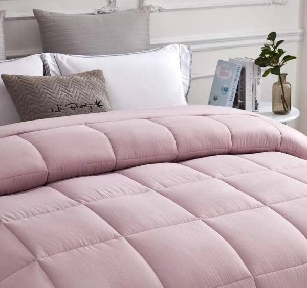 Quality Queen Size Solid Microfiber Comforter Quilted All Season Pink Microfiber for sale