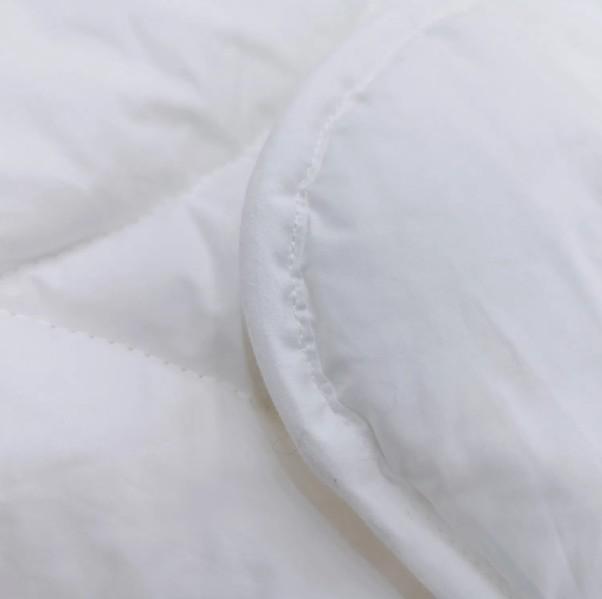 Luxury cotton comforter with leaf pattern