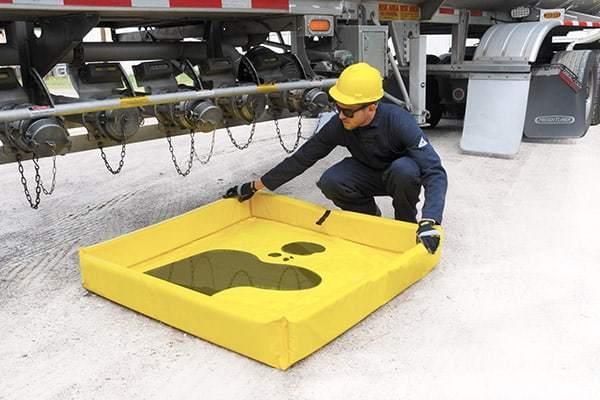Quality Tank Spill Containment Berm Collapsible Foam Wall For Fuel Leakage Under Truck for sale