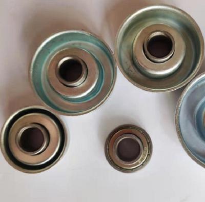 Cina Rulli con cuscinetto a sfera su misura 60x56x12 del trasportatore del supporto della flangia 6001ZZ di 28mm in vendita