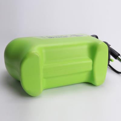 Cina 10L impacchetta lo spruzzatore portatile blu 1.3kg del cane della rondella portatile del cane in vendita