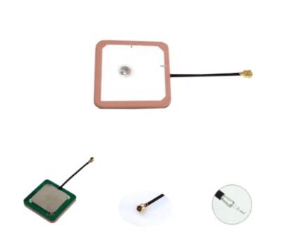 China Active Built-in Ceramic GPS/GNSS Dual/Tri-band 30/40dBi High Precision Positioning Antenna for Vehicle Tracker IoT Devices for sale