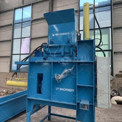 Cina Pesatura su scala competitiva di mangimi per animali Alfalfa fieno Bagging Press Baler per 1 kg e 2 kg in vendita