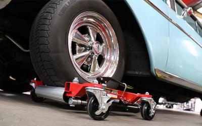 Cina Carrelli automatici a 13 pollici commoventi idraulici della ruota dell'automobile 1500LBS in vendita