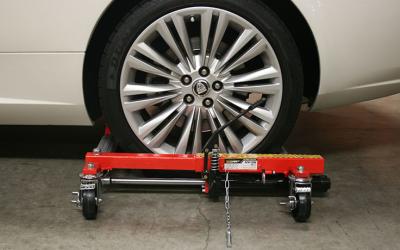 Cina Carrelli automatici a 13 pollici commoventi idraulici della ruota dell'automobile 1500LBS in vendita