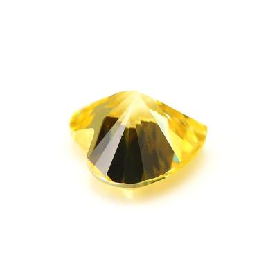 Cina Colori CZ Moissanite Diamond Heart Cut 3x3mm 4x4mm Zirconia cubica sintetica in vendita