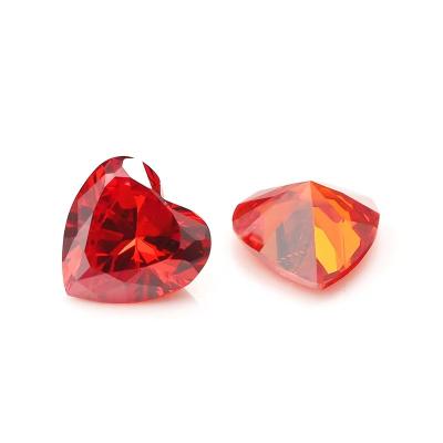 Cina Colori CZ Moissanite Diamond Heart Cut 3x3mm 4x4mm Zirconia cubica sintetica in vendita