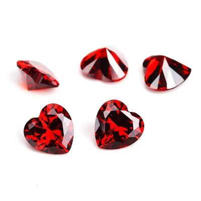 Cina Colori CZ Moissanite Diamond Heart Cut 3x3mm 4x4mm Zirconia cubica sintetica in vendita