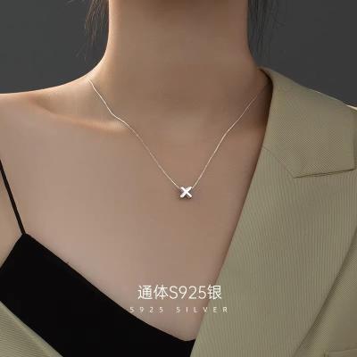 Cina Moda Minimalista Gioielli 925 Sterling Silver Simple Necklace 26 Lettere Alfabeto Necklaces Per Donne in vendita