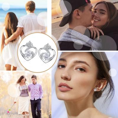 Cina SGS d'argento dei perni del cuore di 11x9.5mm 1.5g Sterling Silver Heart Earrings 3A in vendita