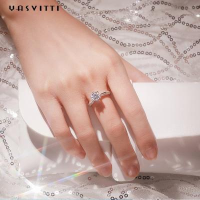 Cina Diamond Band Rings delle donne di Moissanite di festival di 22.1mm 2.52g Diamond Wedding Ring in vendita