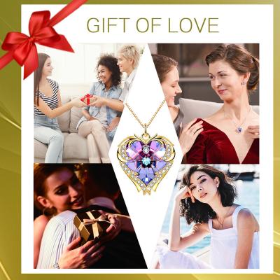 Cina Un grande del cuore oro di 8,2 della collana a 18 pollici di Austrian crystal della collana collane di Crystal Rose Gold Colorful Crystal Womens in vendita