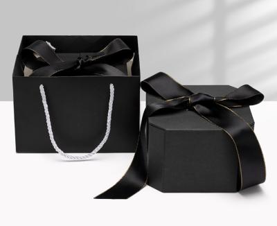 Cina Rose Flower Gift Jewelry Box nera 0,406 chilogrammi per l'anello dell'orecchino della collana in vendita