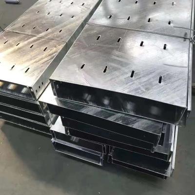 Cina Un vassoio di cavi in acciaio inossidabile altamente resistente e resistente alla corrosione consente la circolazione dell'aria in vendita