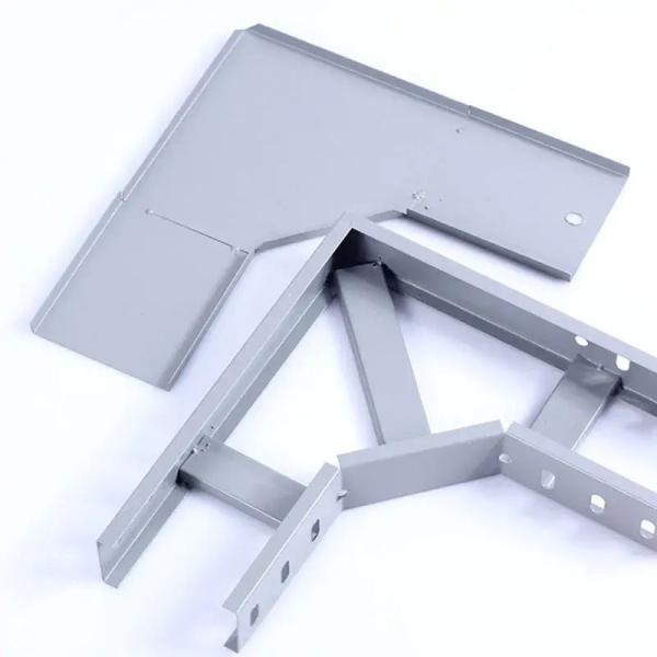 Fittings per vassoi per cavi galvanizzati rettangolari con apparecchiature di montaggio